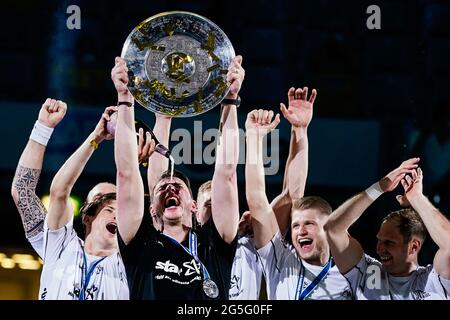 Players of the Rhein-Neckar Löwen, celebration after the final whistle ...
