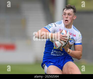Jack Broadbent (27) of Leeds Rhinos goes in to score his try Stock ...