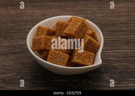 Brown cane sugar cubs in the bowl Stock Photo - Alamy