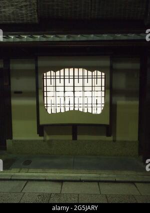 Old traditional house (Kyomachiya) in the historic city of Kyoto (Japan ...