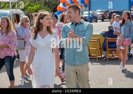 SAND DOLLAR COVE, from left: Aly Michalka, Chad Michael Murray, Lily ...