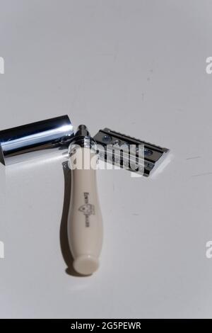 Edwin Jagger Chatsworth Imitation Ivory Double Edge Safety Razor Stock ...