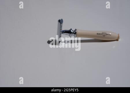 Edwin Jagger Chatsworth Imitation Ivory Double Edge Safety Razor with ...