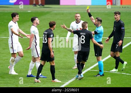 England's Declan Rice (second left) and team-mates during a training ...