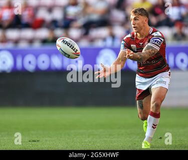Sam Powell (9) of Wigan Warriors in action Stock Photo - Alamy