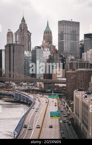 View of FDR Drive and the Financial District, from the Manhattan Bridge ...