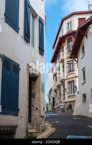 France, Pyrénées-Atlantiques (64), Pays Basque, Ciboure downtown ...