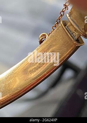 rolled gold hallmark stamp on bracelet 1/5 9ct gold Stock Photo - Alamy