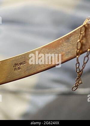 rolled gold hallmark stamp on bracelet 1/5 9ct gold Stock Photo - Alamy