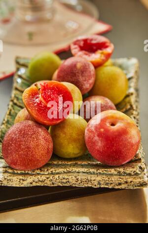 Ripe sweet red organic juicy apple Stock Photo - Alamy