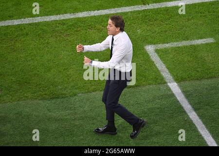 coach Roberto MANCINI (ITA), gesture, gives instructions, single image ...