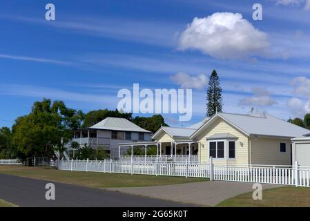 Holiday fishing shacks on the banks of the Isis River Buxton Queensland ...
