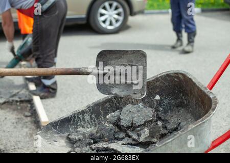 Construction waste trolley. Puts the asphalt into the cart with a ...