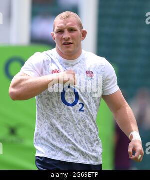 Sam Underhill (7 England) warms up before the match between England and ...