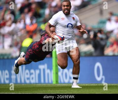 Ollie Lawrence of England in action during the 2023 Guinness 6 Nations ...