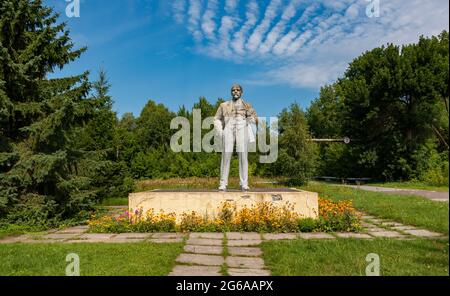 A picture of the Statue of Lenin in Chernobyl Stock Photo - Alamy
