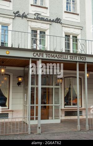 Traditional café Tomaselli, Salzburg, Austria Stock Photo - Alamy