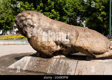 Sang-e Shir, the stone Lion, as Lion Gate monument of ancient Ecbatana ...