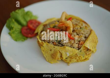 nasi goreng pattaya or Pattaya Fried Rice (Stuffed Omelette Fried Rice ...