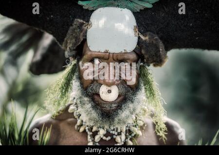 Tribesman from Papua New Guinea Stock Photo - Alamy