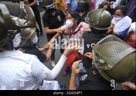 Kolkata, India. 05th July, 2021. Kolkata police personnel clash with BJP activists during a ...