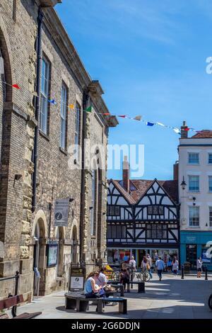 Salisbury shops Stock Photo - Alamy