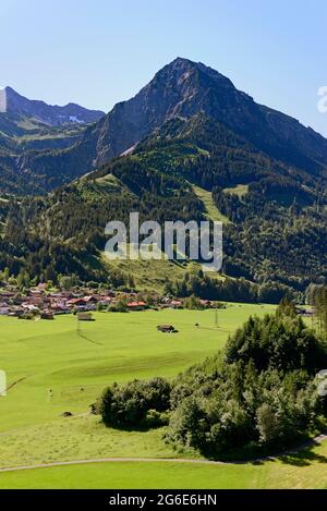 View of the village of Reichenbach and the mountain Rubihorn 1957 m ...