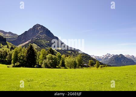 View of the village of Reichenbach and the mountain Rubihorn 1957 m ...