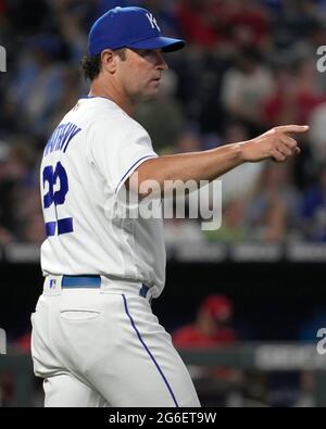 Kansas City Royals manager Mike Matheny watches baseball practice at ...