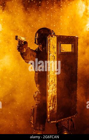 SWAT officer with ballistic shield Stock Photo - Alamy