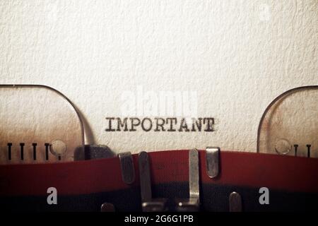 The word important written with a typewriter Stock Photo - Alamy