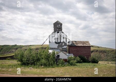 Sharples, Alberta - July 4, 2021: Old P&H Grain elevator in the ghost ...