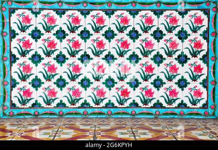 traditional peranakan shophouse tiles, Singapore Stock Photo - Alamy
