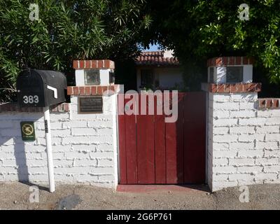 William Powell with wife Diana Lewis (l.) and his mother Nettie Powell ...