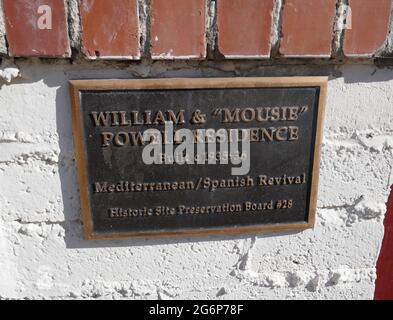William Powell with wife Diana Lewis (l.) and his mother Nettie Powell ...