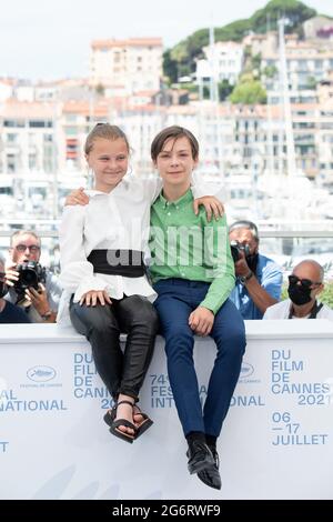 Maya Vanderbeque and Gunter Duret attend the Un Monde (A World ...