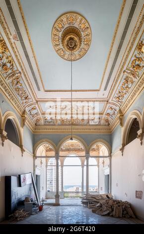 Quantum House Sursock Street in Beirut, Lebanon Stock Photo - Alamy