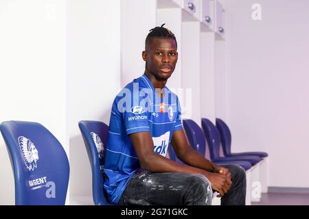 Vakoun Issouf Bayo poses for the photographer after signing with ...
