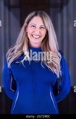 Billionaire Virgin Galactic founder Richard Branson salutes the bravery ...