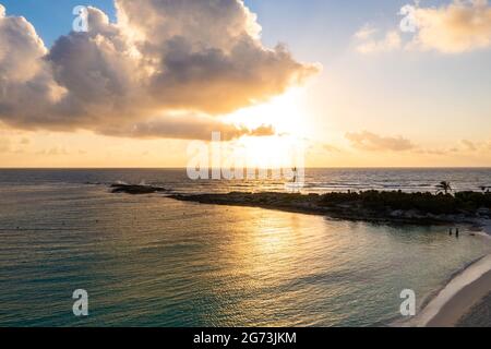 Magical sunrise view overt the Caribbean sea Stock Photo - Alamy