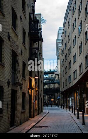 Shad Riverside by the historic Butlers Wharf Stock Photo - Alamy