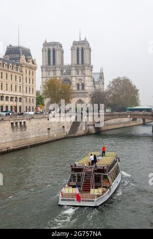 Excursion boat on the Seine approaching Notre Dame Cathedral. Square ...