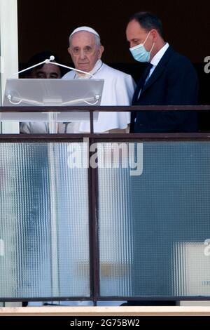 Pope Francis leads the Sunday's Angelus prayer from the Gemelli ...