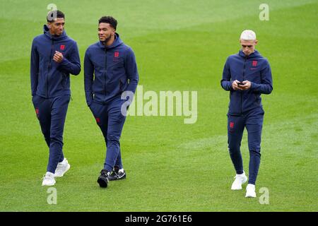 England's Phil Foden (right), Reece James and Jude Bellingham (left ...