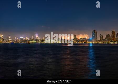 Fireworks celebration of July 4th with the famous Manhattan skyline at ...