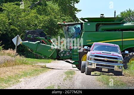 Combine operators attach a 735FD John Deere cutter header to an S770 ...