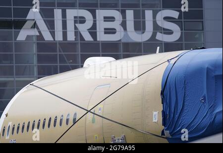 Factory premises Airbus aircraft manufacturer, Hamburg Stock Photo - Alamy