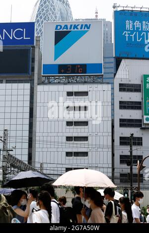 A thermometer said 31 degrees Celsius at Shinjuku on May 23, 2016 ...