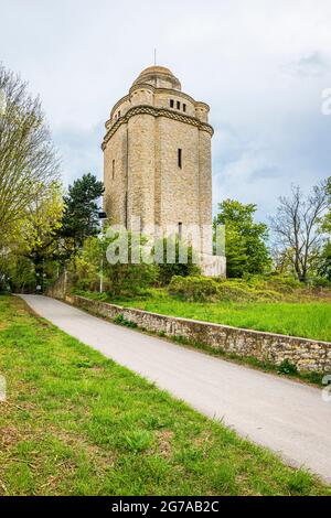 Bismarck tower near Ingelheim, Rheinhessen, gloomy clouds announce a ...