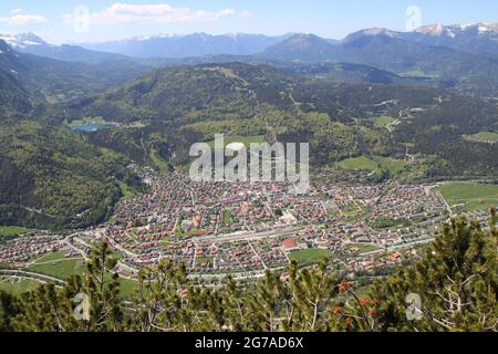 View from Gamseck above the Mittenwalder Hütte, overview of the ...